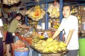 Nostalgic Coloured Photos of Lim Tua Tow Market | Remember Singapore