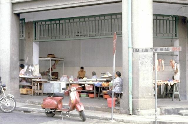 Nostalgic Coloured Photos of Lim Tua Tow Market | Remember Singapore