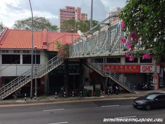overhead pedestrian bridge serangoon road2 | Remember Singapore