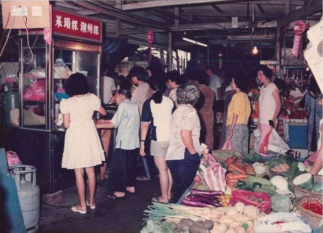 Nostalgic Coloured Photos of Former Seng Poh Road Market | Remember ...