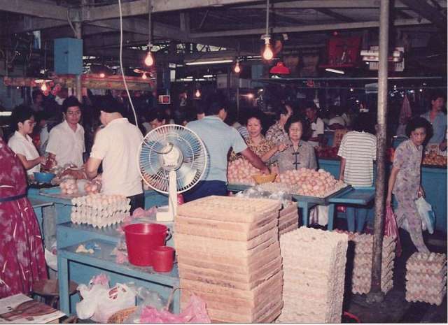 Nostalgic Coloured Photos of Former Seng Poh Road Market | Remember ...