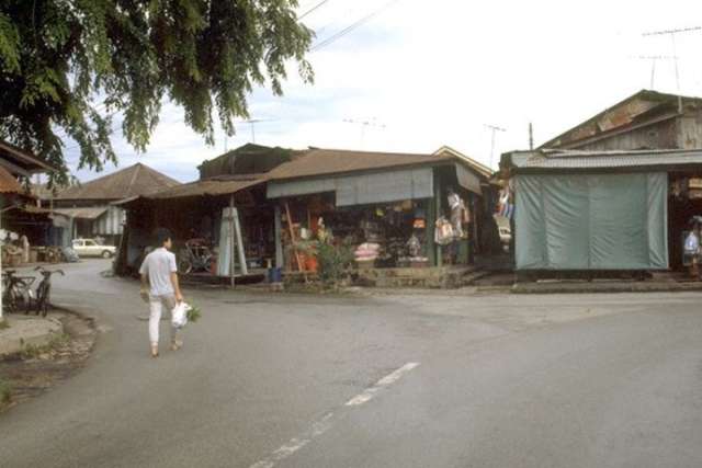 Nostalgic Coloured Photos of Former Chong Pang Village | Remember Singapore