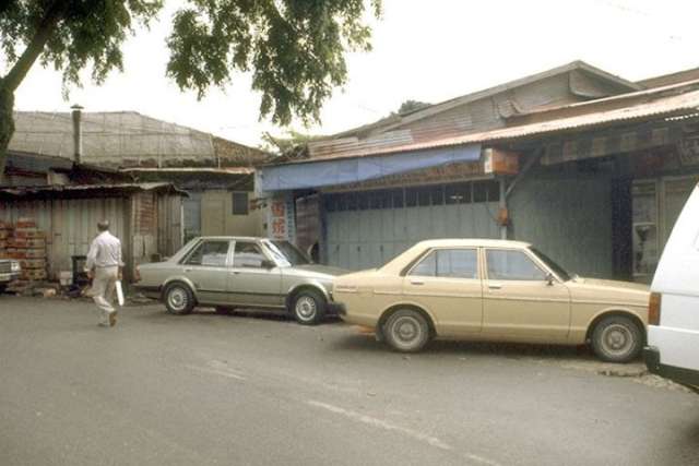 Nostalgic Coloured Photos of Former Chong Pang Village | Remember Singapore