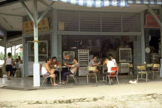 Nostalgic Coloured Photos of Former Chong Pang Village | Remember Singapore