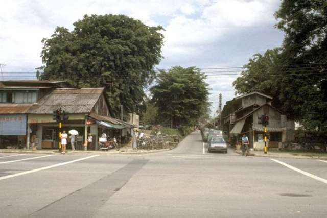 Nostalgic Coloured Photos of Former Chong Pang Village | Remember Singapore