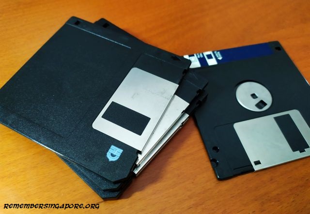 Cool but Obsolete… Gadgets and Apps of the 1990s and 2000s | Remember ...