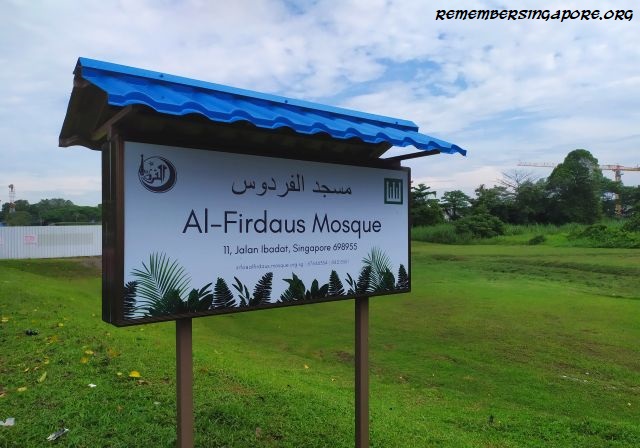 The Mosque of Paradise and Street of Worship at Old Choa Chu Kang Road ...